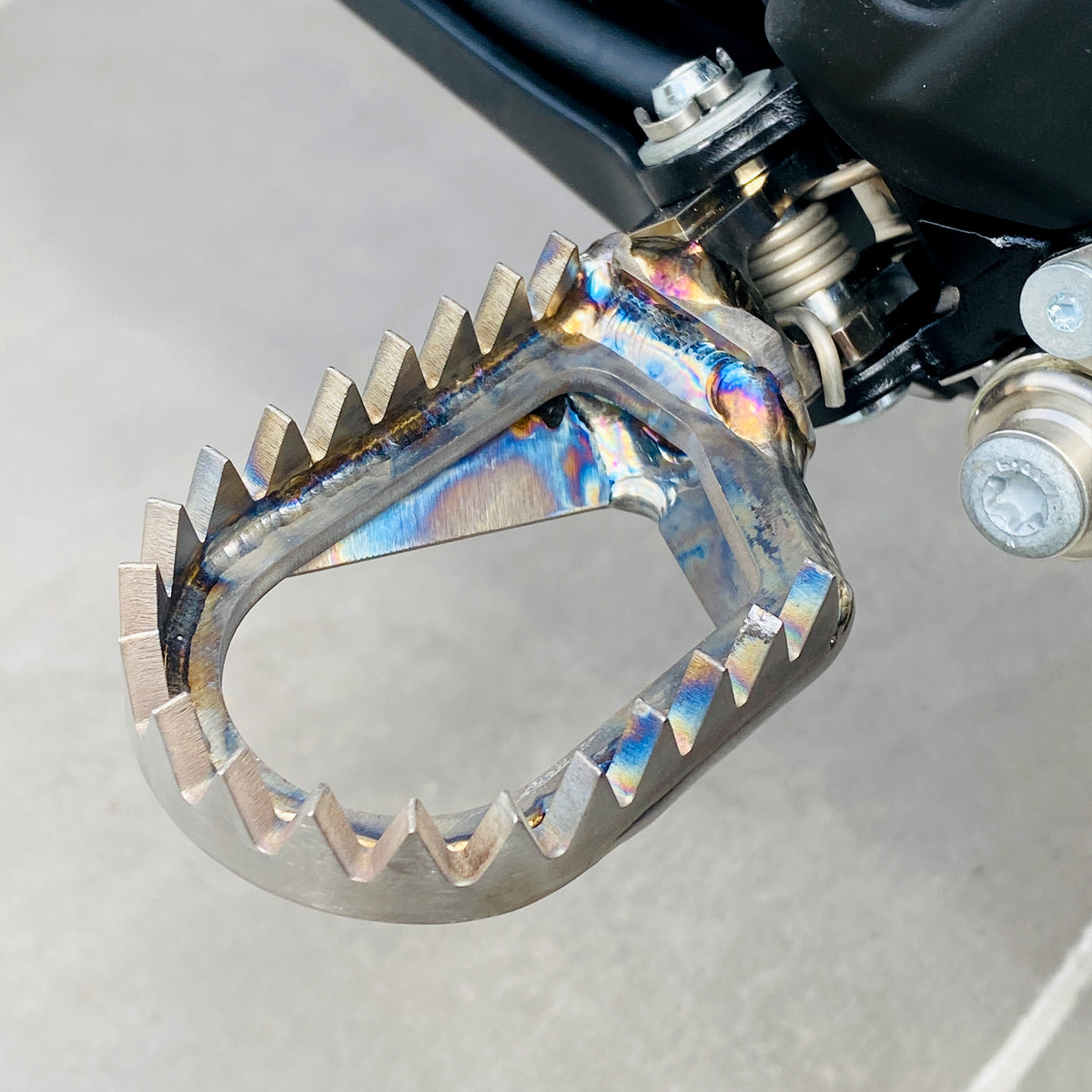 Titanium Footpegs – Enduro-Pro